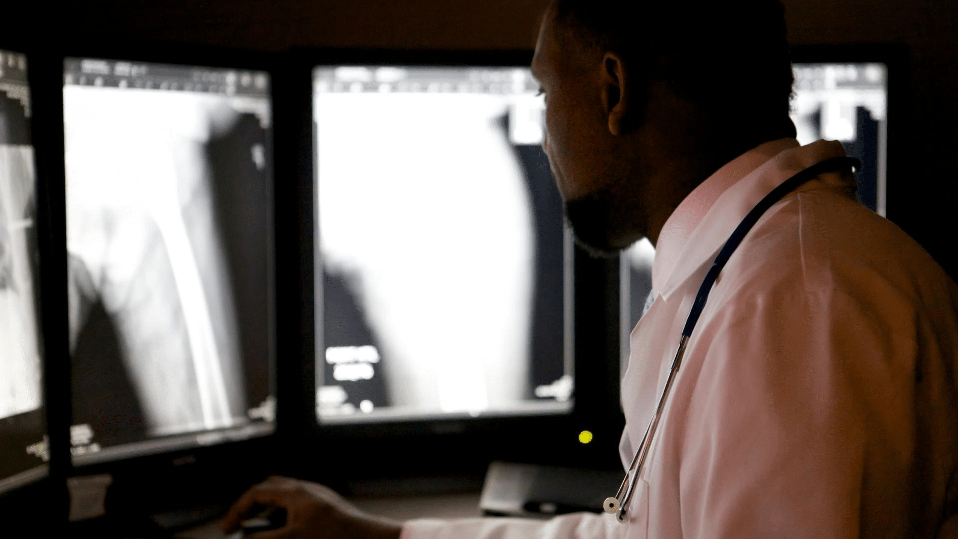 What Does a Radiologist Do? A Day in the Life of a Radiologist - Brett ...